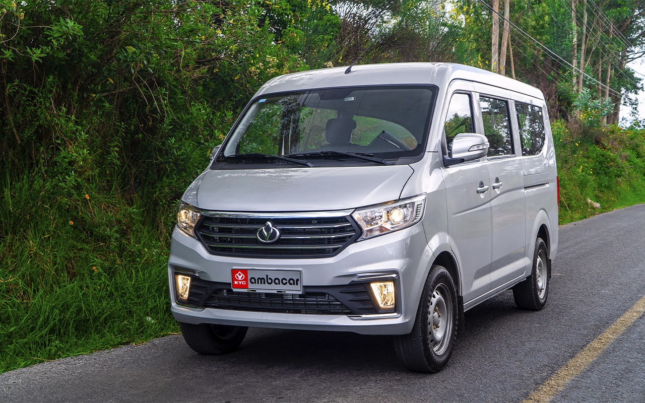 KYC V3 | Furgoneta Versátil para Pasajeros y Carga