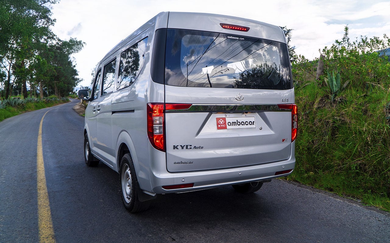 KYC V3 | Furgoneta Versátil para Pasajeros y Carga