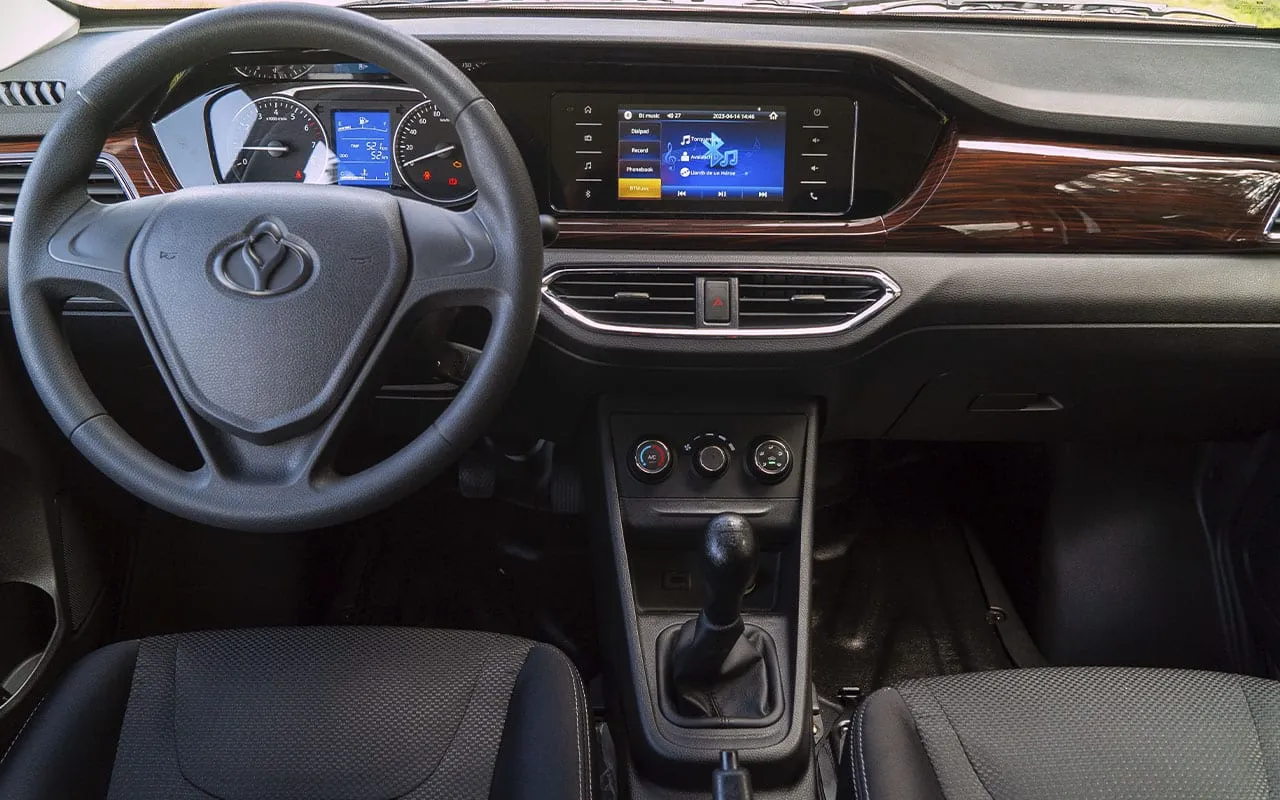 KYC V3 | Furgoneta Versátil para Pasajeros y Carga