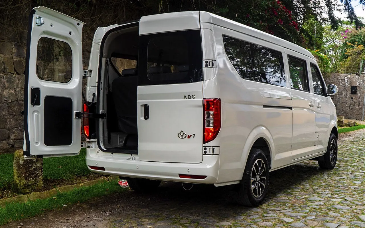 KYC V7 | Furgoneta de 11 Pasajeros con Máximo Confort
